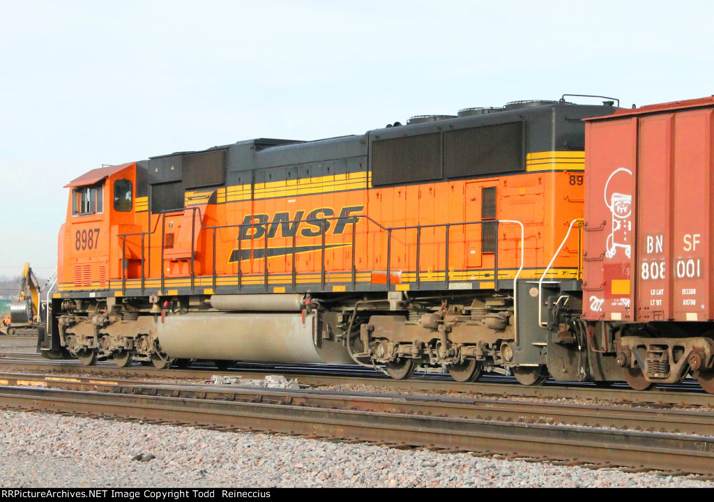 BNSF 8987